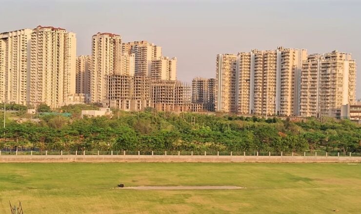 Top 10 Best High-Rise Residential Societies For Living in Noida ...