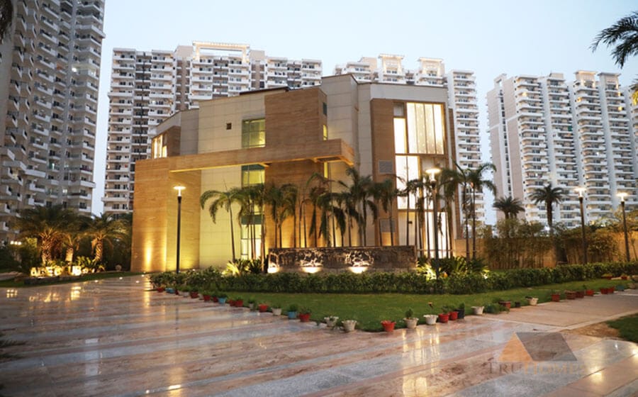 Top 10 Best High-Rise Residential Societies For Living in Noida ...