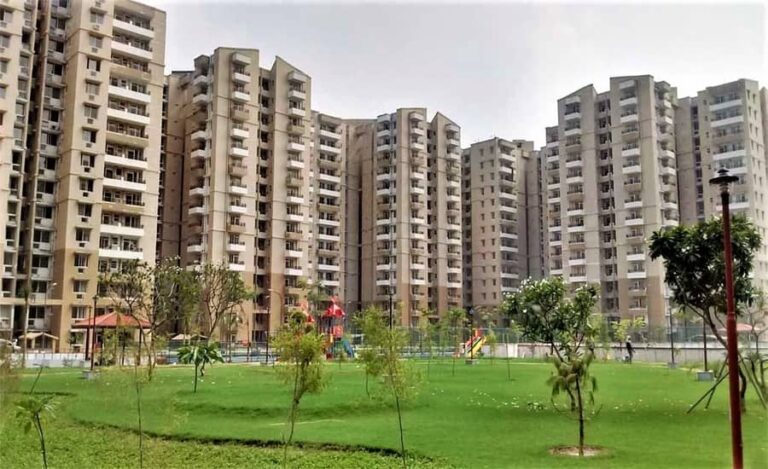 Top 10 Best High-Rise Residential Societies For Living in Noida ...